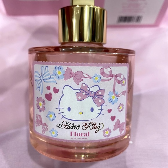 Sanrio | Bedding | Hello Kitty Fragrance Diffuser With Wooden Stick ...